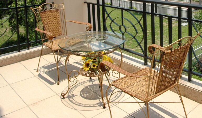 Can You Leave A Glass Table Outside During Winter?