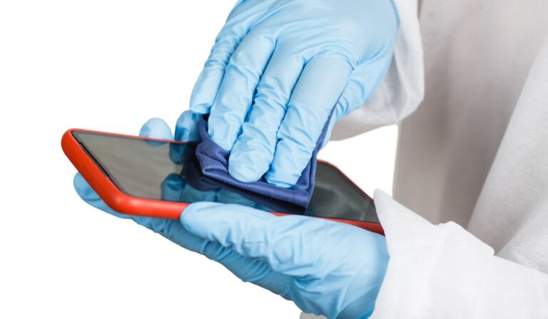 This Is How To Clean Tempered Glass Without Damaging It